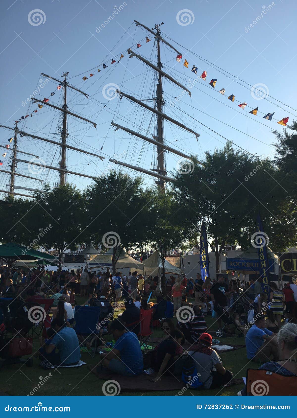 Crowded Afternoon editorial photography. Image of beerfest - 72837262