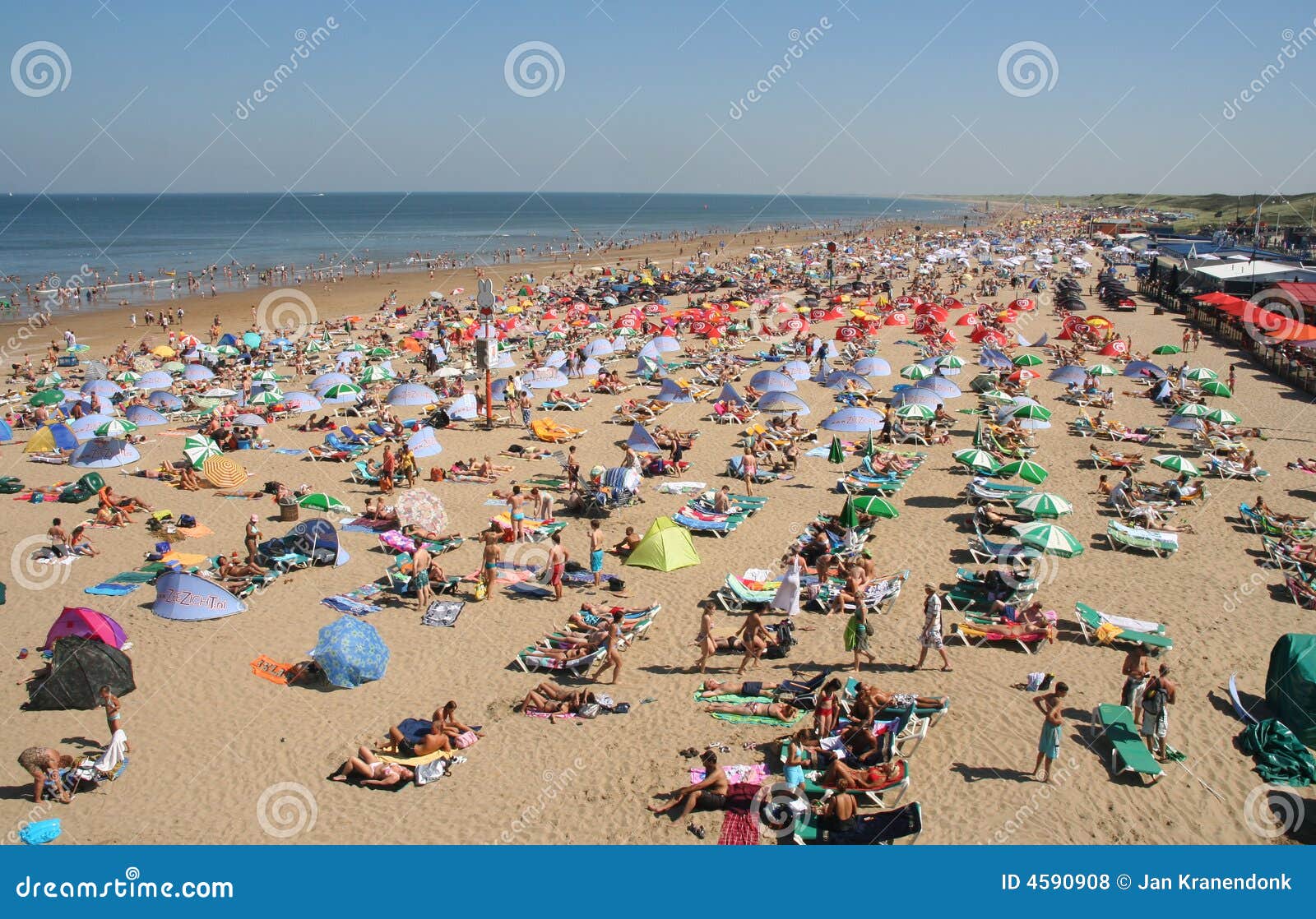 Crowded Beach editorial stock photo. Image of ocean, tourists - 4590908