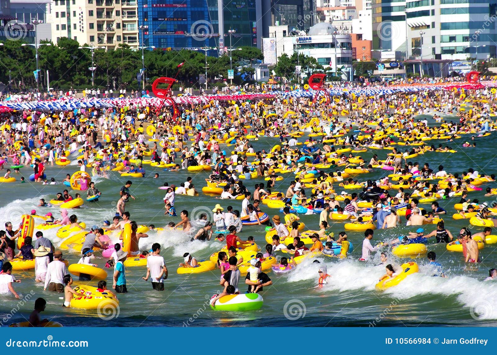 Crowded Beach in Summer editorial stock image. Image of bathers - 10566984