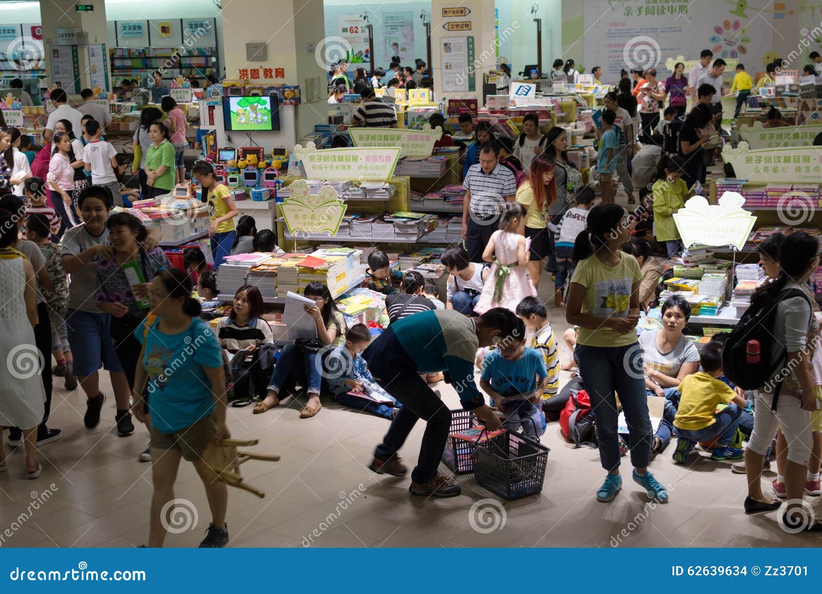 Crowded Bookstore editorial stock image. Image of concepts - 62639634