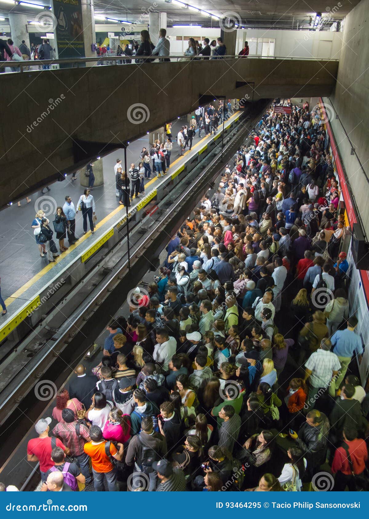 Crowded Brazilian SÃ© Subway Station Editorial Image - Image of station ...