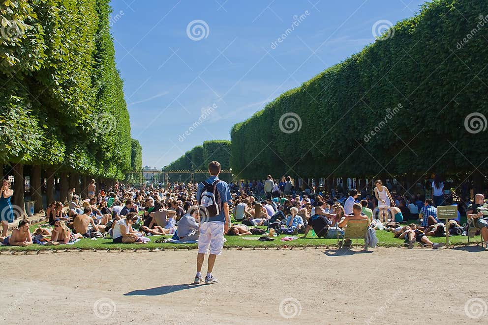 Crowded garden editorial image. Image of park, renaissance - 20494055