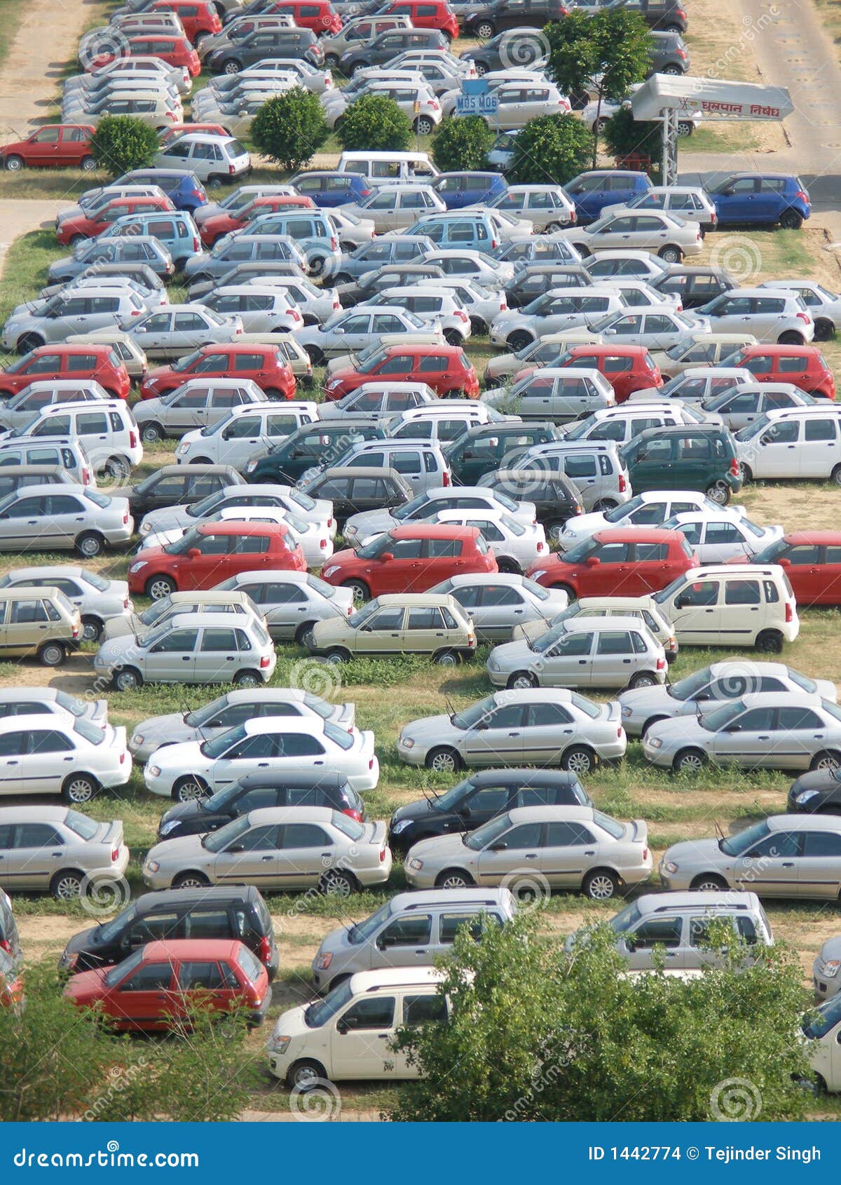 Crowded parking lot stock photo. Image of parking, crowded - 1442774