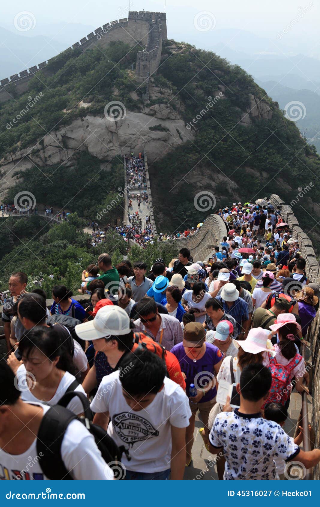Crowded People at the Great Chinese Wall Editorial Photography - Image ...