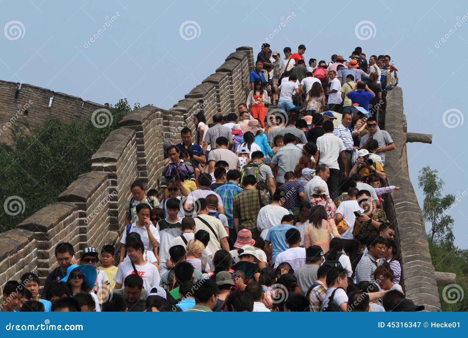Crowded People at the Great Chinese Wall Editorial Photography - Image ...