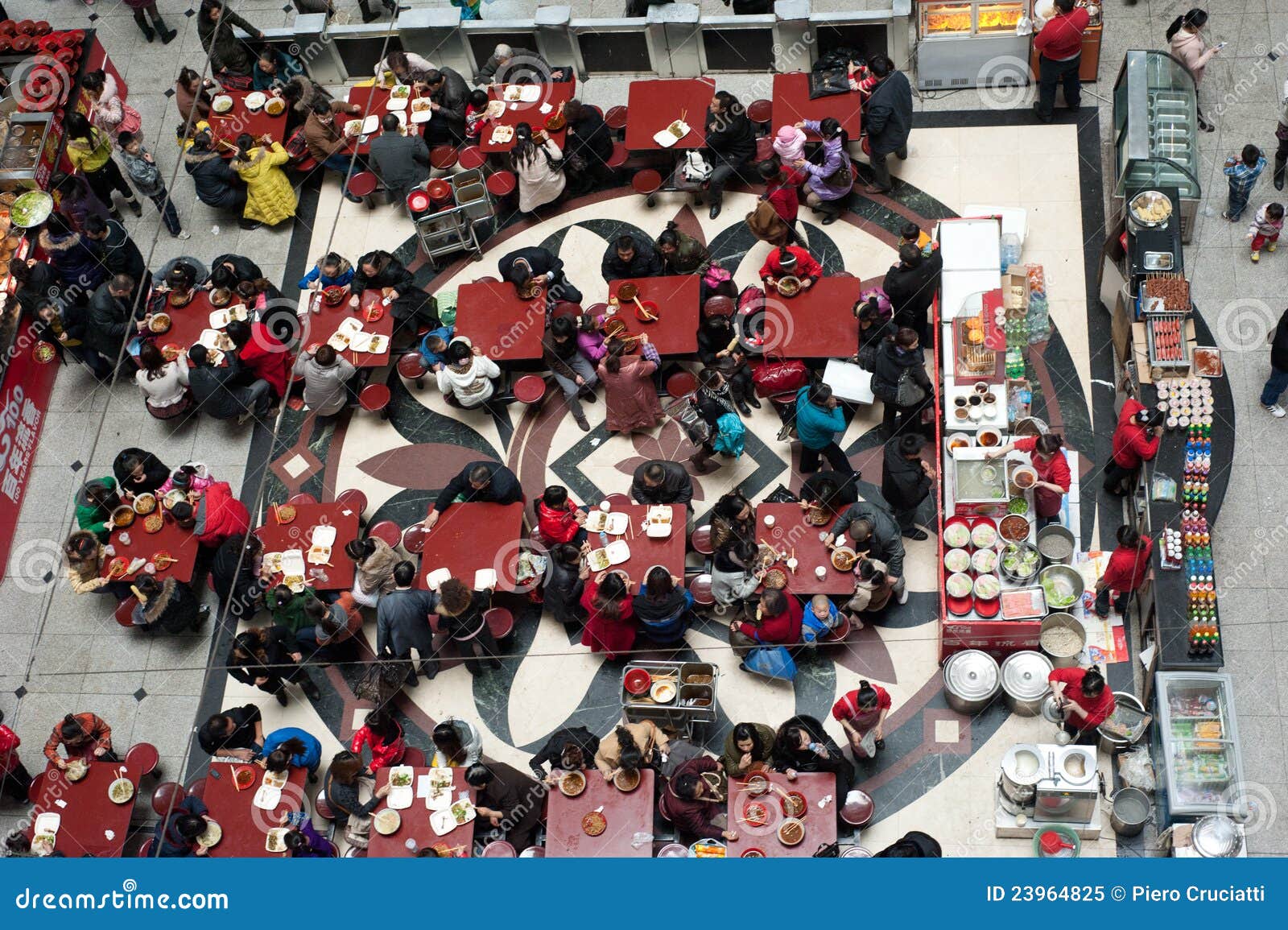 The Crowded Restaurant At The On Alessandro Volta Monument, Como, Italy ...