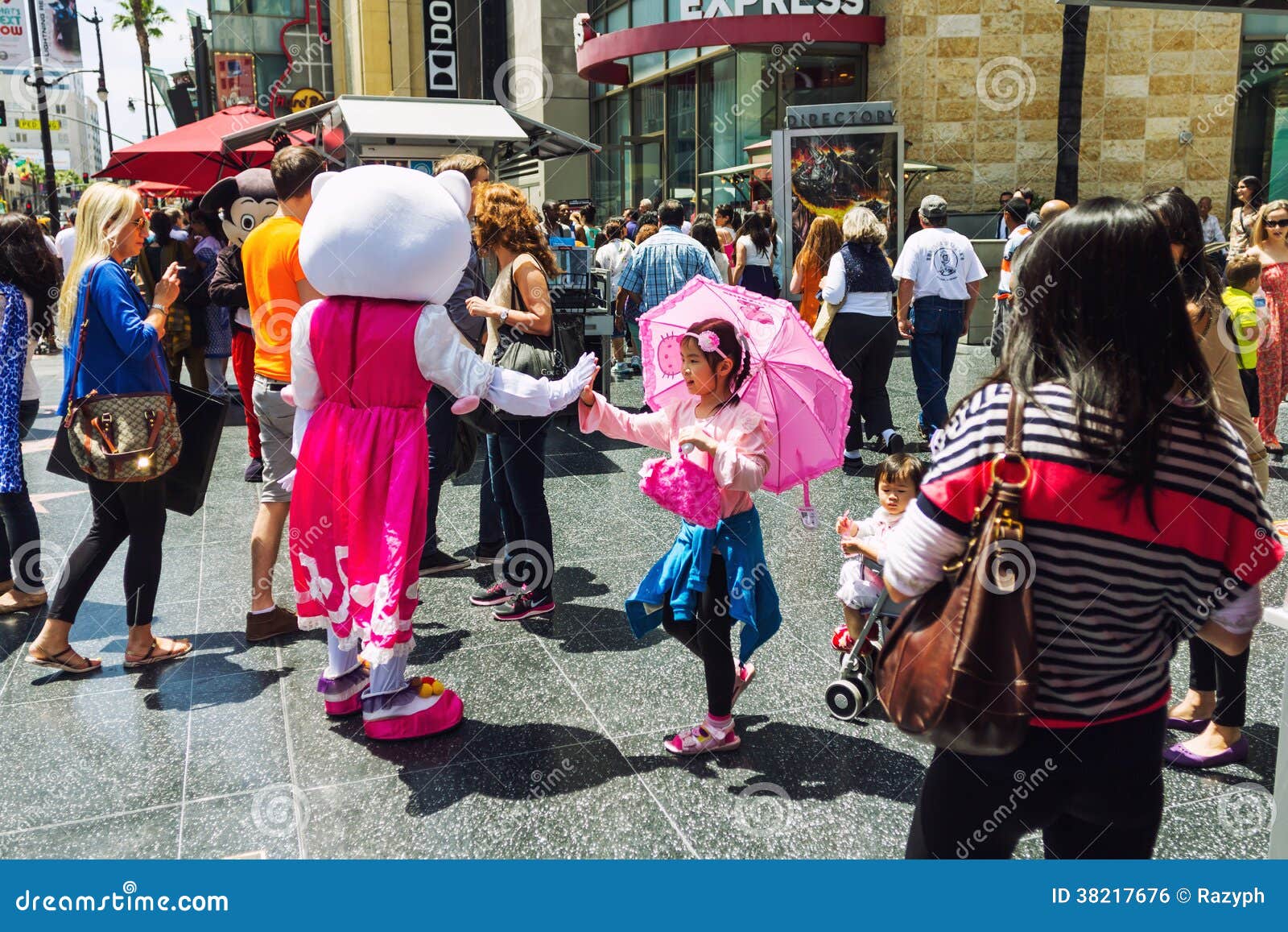 Crowded sidewalk editorial photo. Image of kids, sidewalk - 38217676