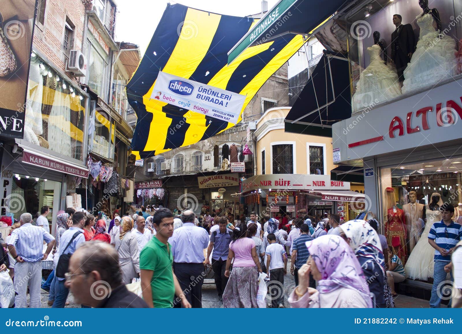 Crowded street in Istanbul editorial photography. Image of church ...