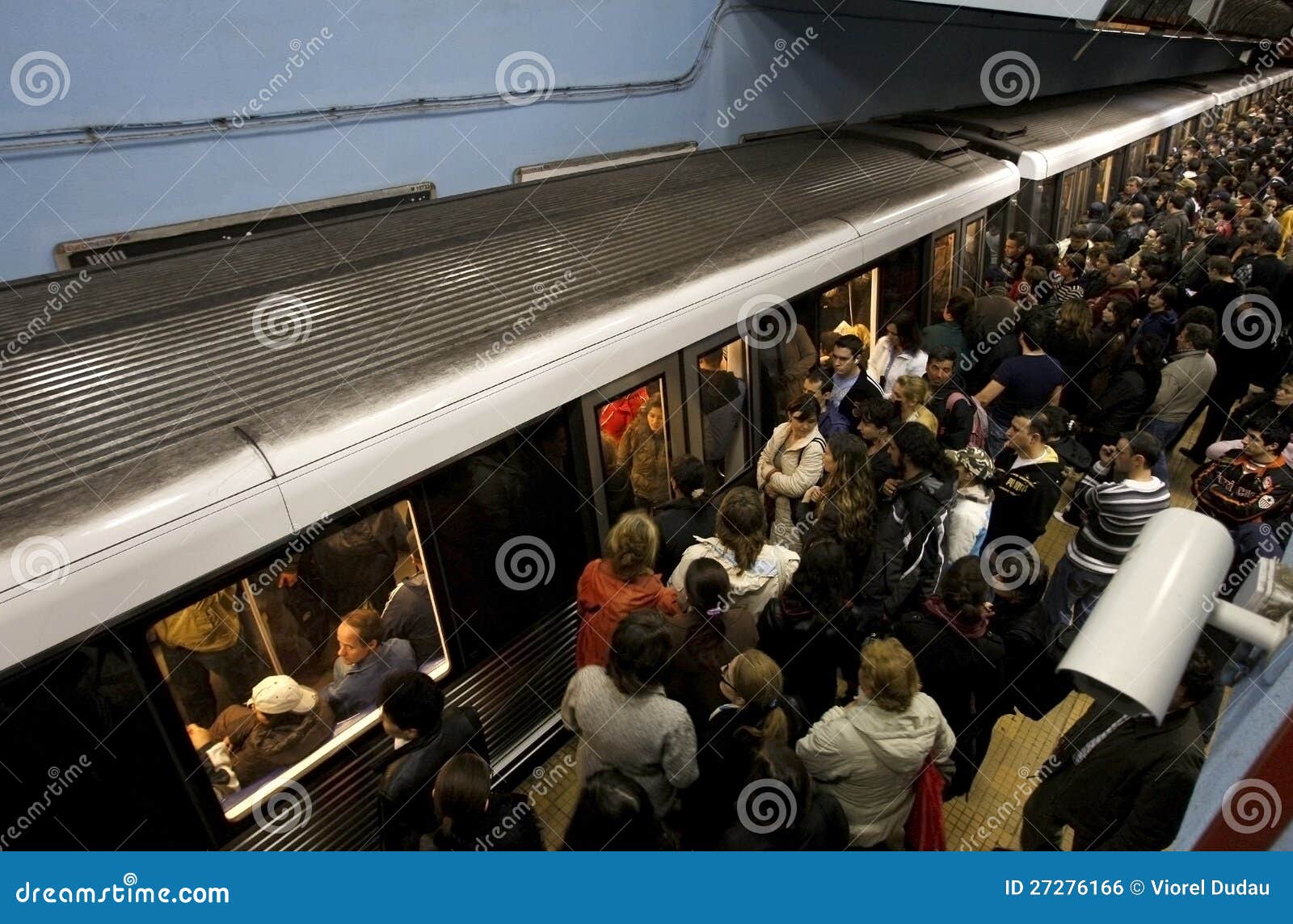 Crowded subway station editorial photo. Image of activity - 27276166