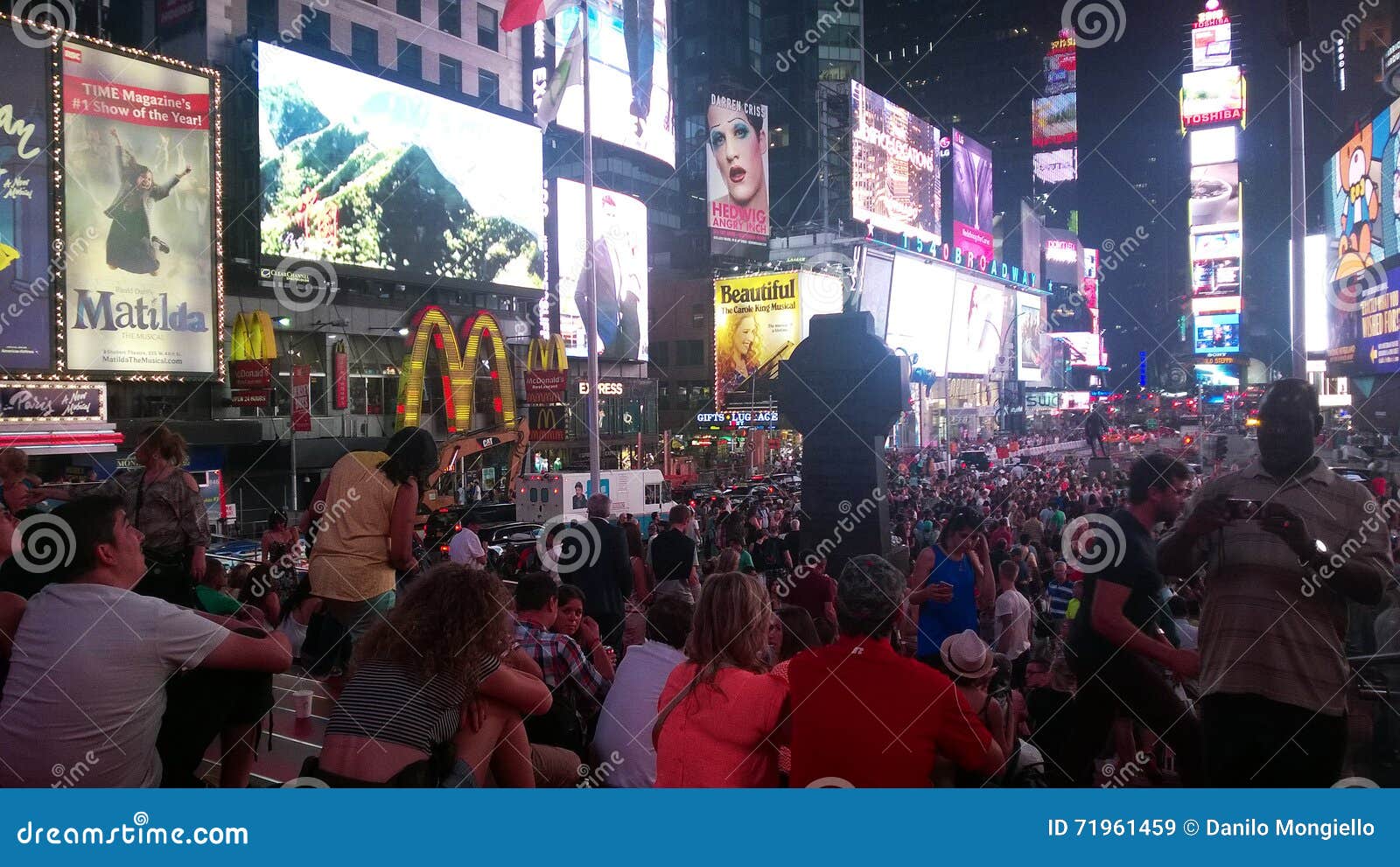 Crowded time square editorial stock image. Image of commercial - 71961459