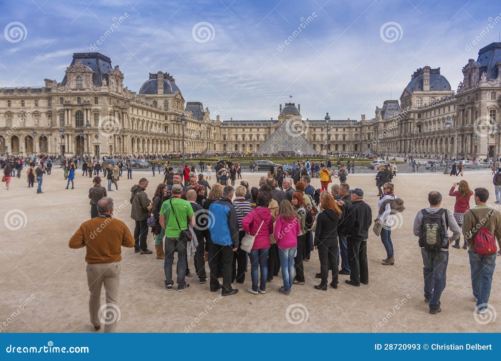 Crowds at the Louvre editorial stock photo. Image of culture - 28720993