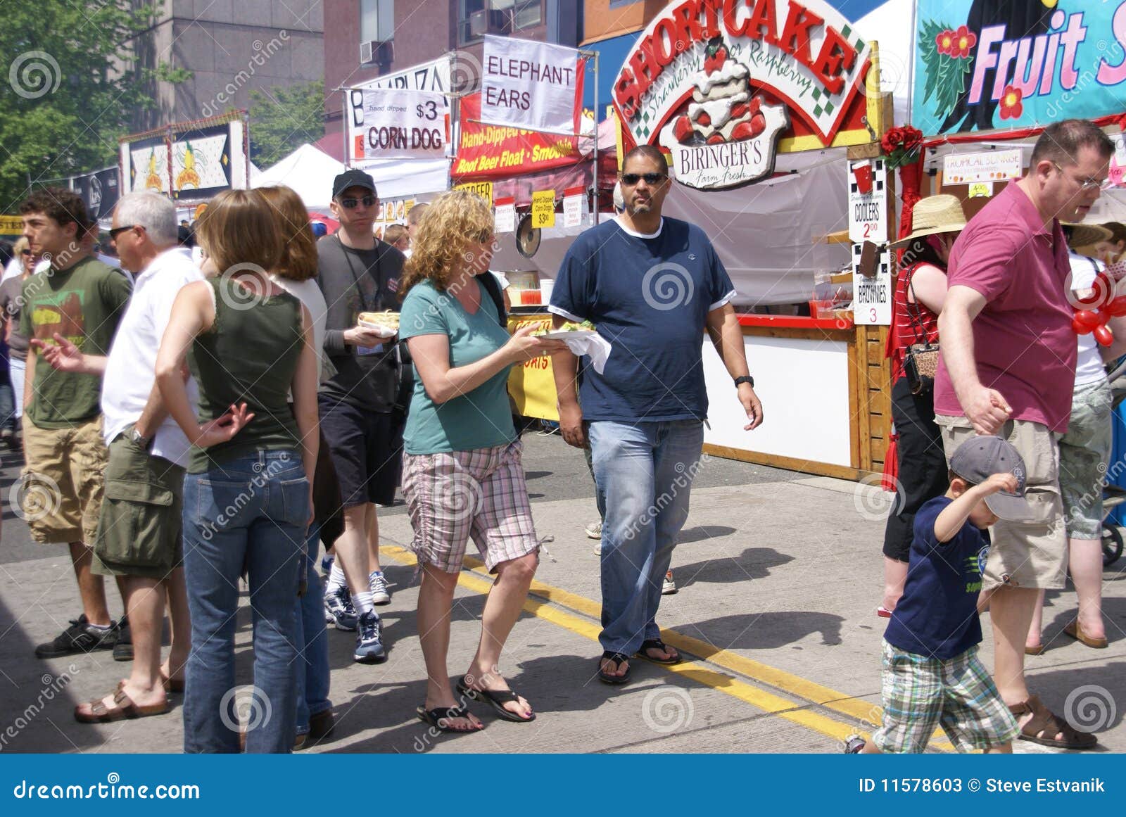 Crowds sample the food editorial stock photo. Image of cooking - 11578603