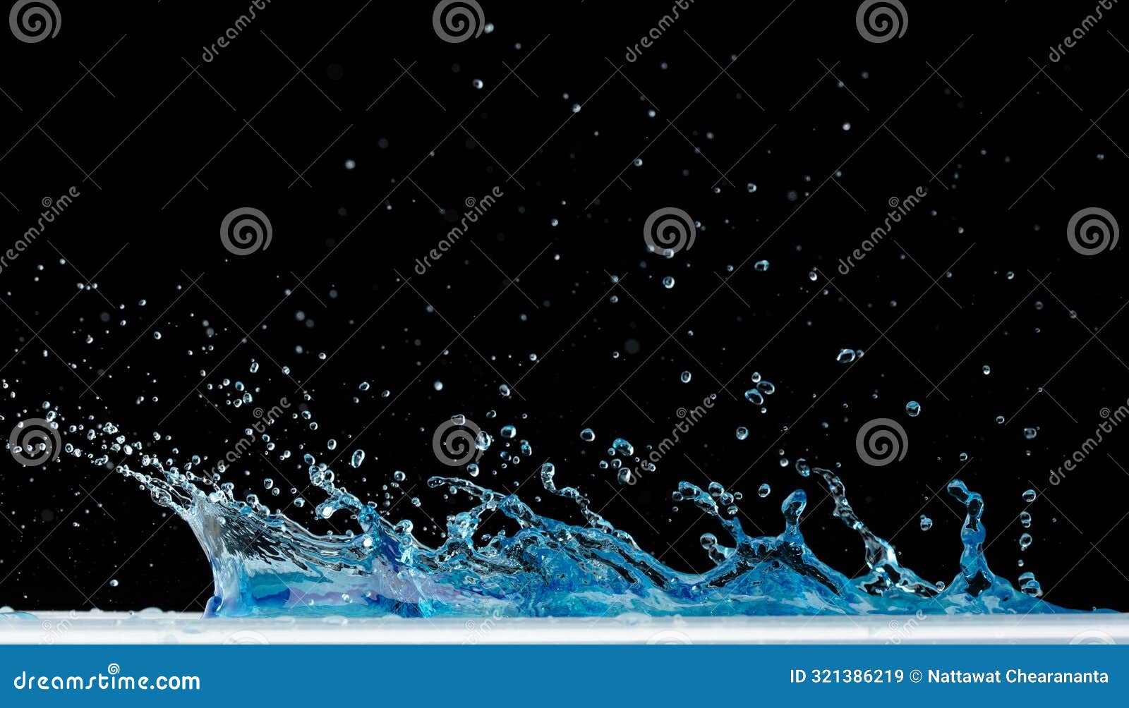 Crown Water Splash on Object To Create Shape Form Fluttering in Droplet ...