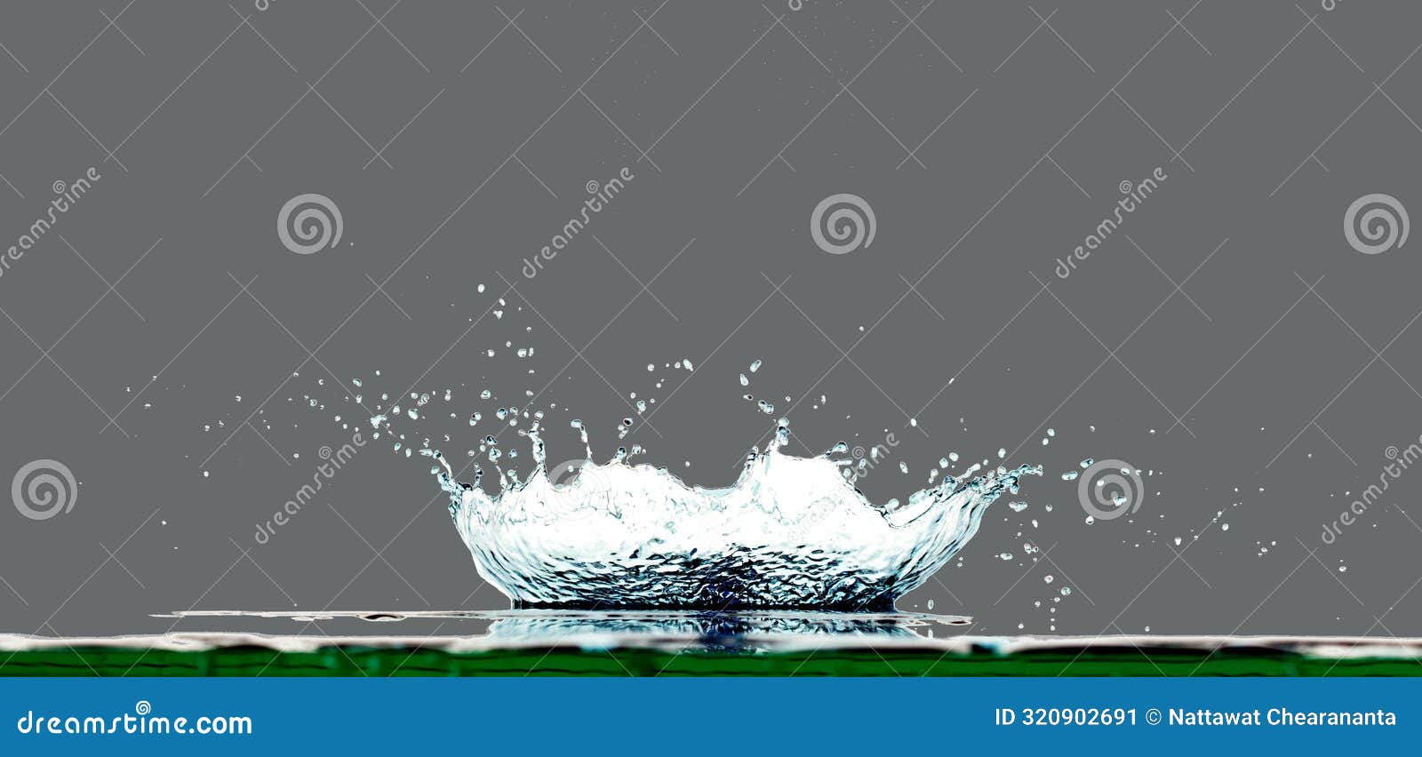 Crown Water Splash on Object To Create Shape Form Fluttering in Droplet ...