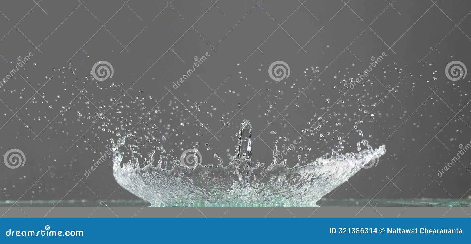 Crown Water Splash on Object To Create Shape Form Fluttering in Droplet ...