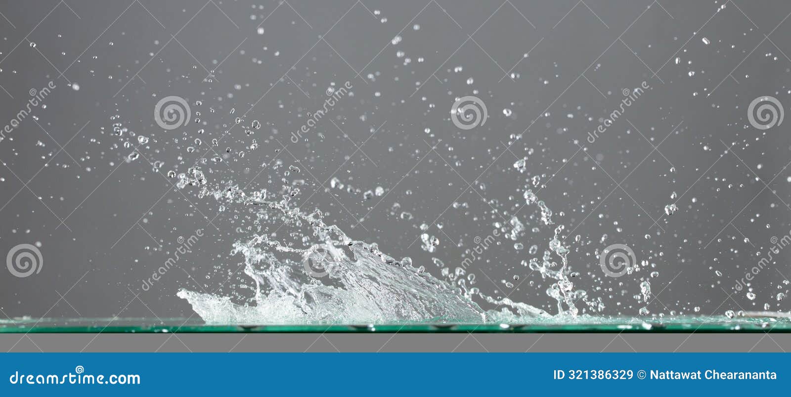 Crown Water Splash on Object To Create Shape Form Fluttering in Droplet ...