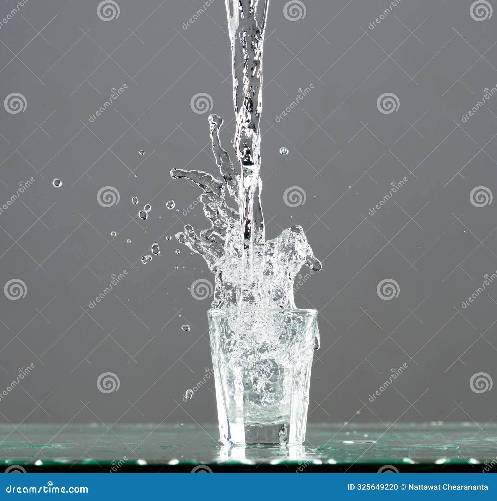 Crown Water Splash on Object To Create Shape Form Fluttering in Droplet ...