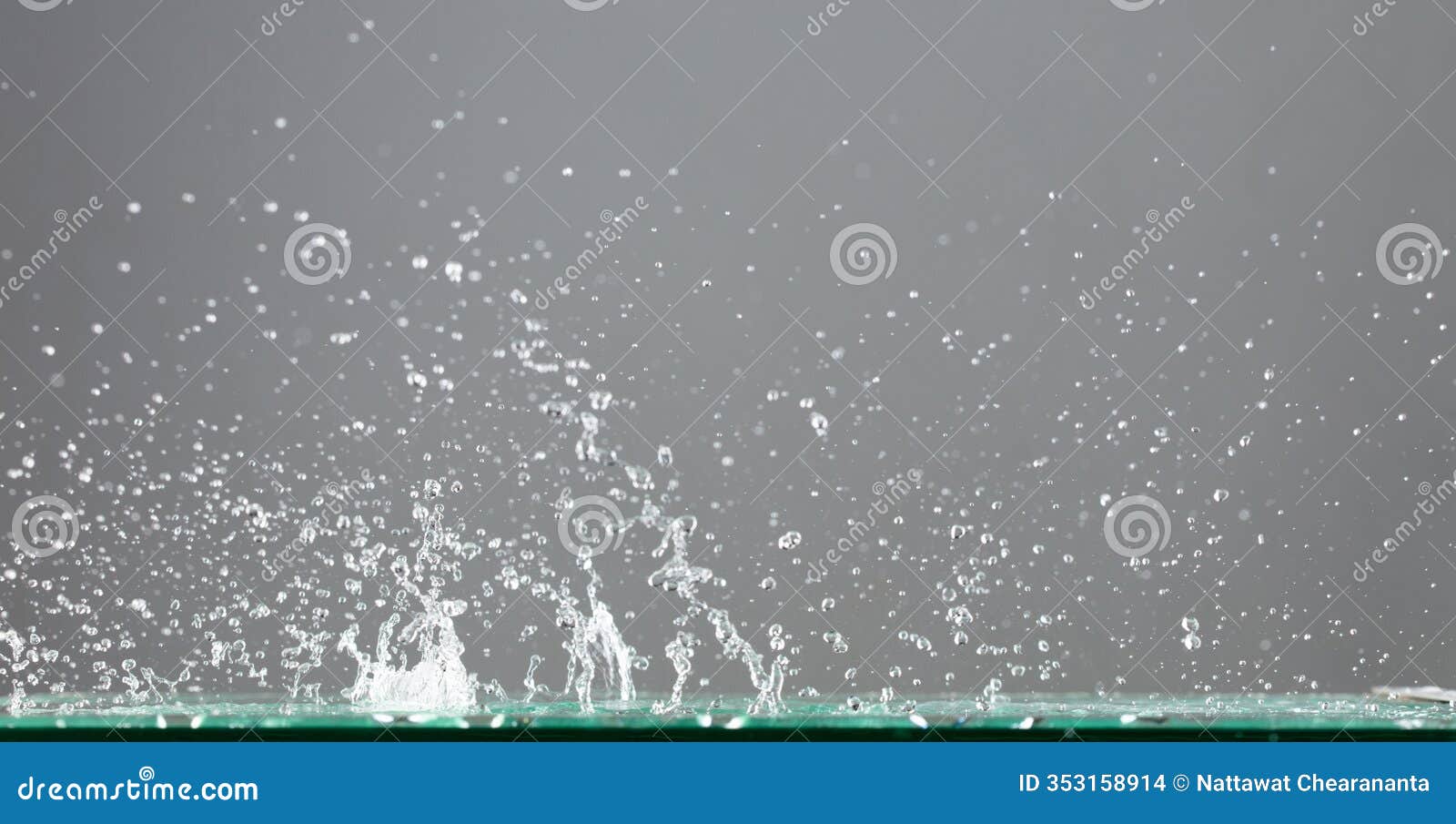 Crown Water Splash on Object To Create Shape Form Fluttering in Droplet ...