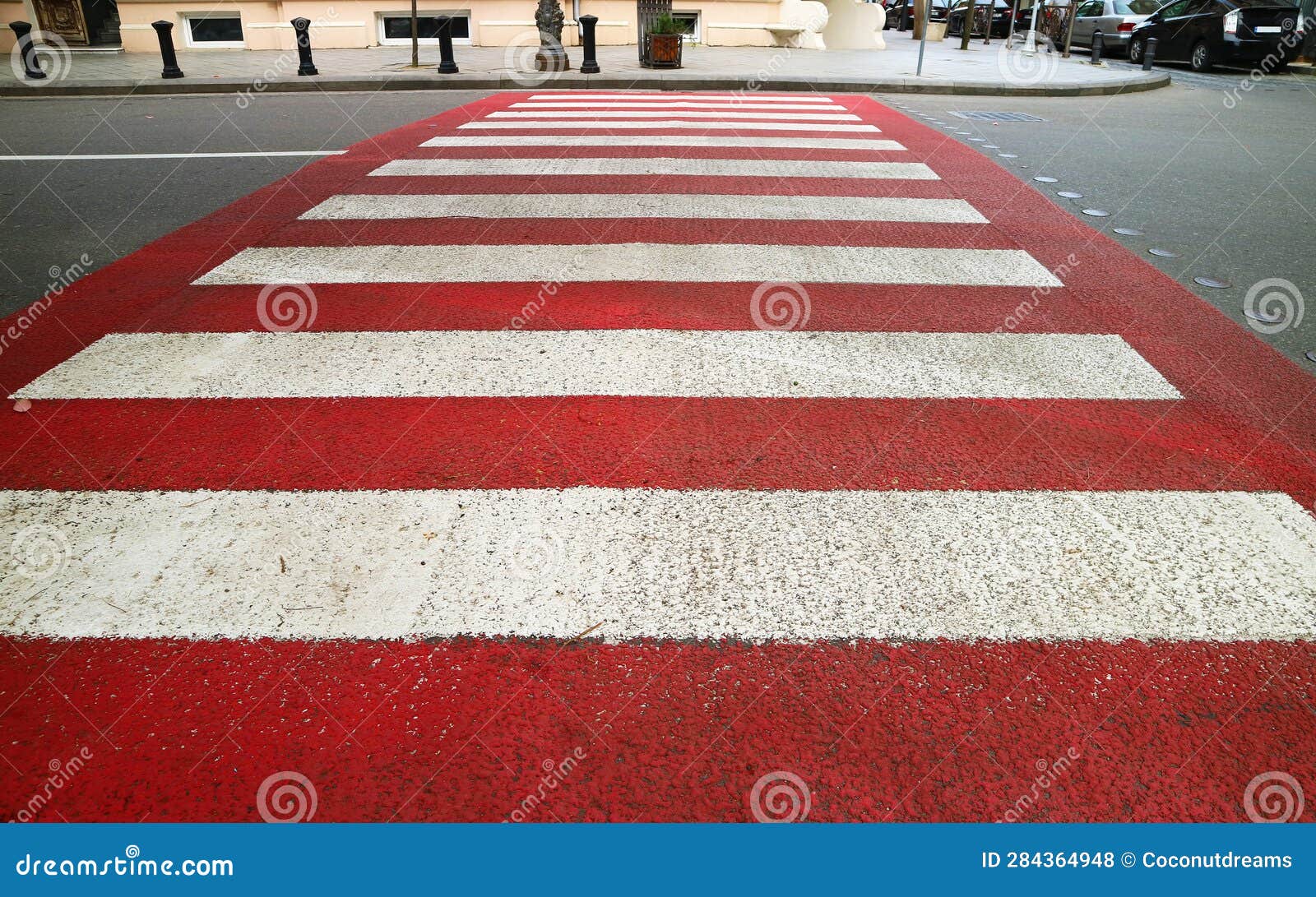 Cruce Peatonal Rojo Y Blanco Foto de archivo - Imagen de rayas ...