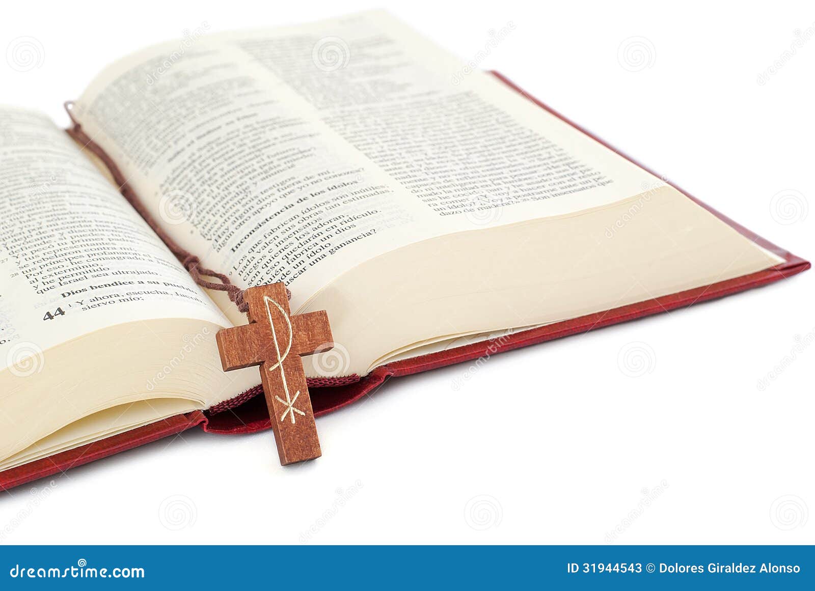 Crucifijo en una biblia imagen de archivo. Imagen de cruz - 31944543