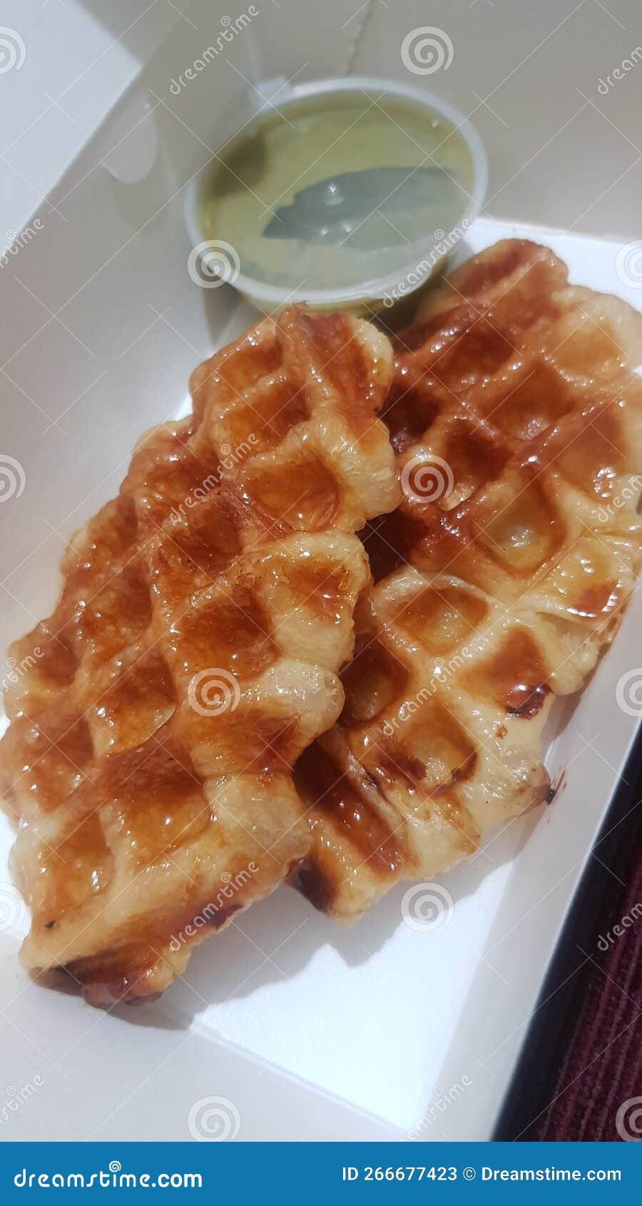 Cruffle Aka Croissant Waffle Imagen de archivo - Imagen de galleta ...