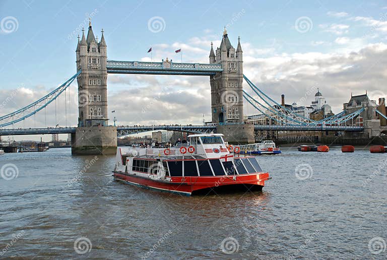 Cruise Boat and Tower Bridge Stock Image - Image of boat, britain: 2385763