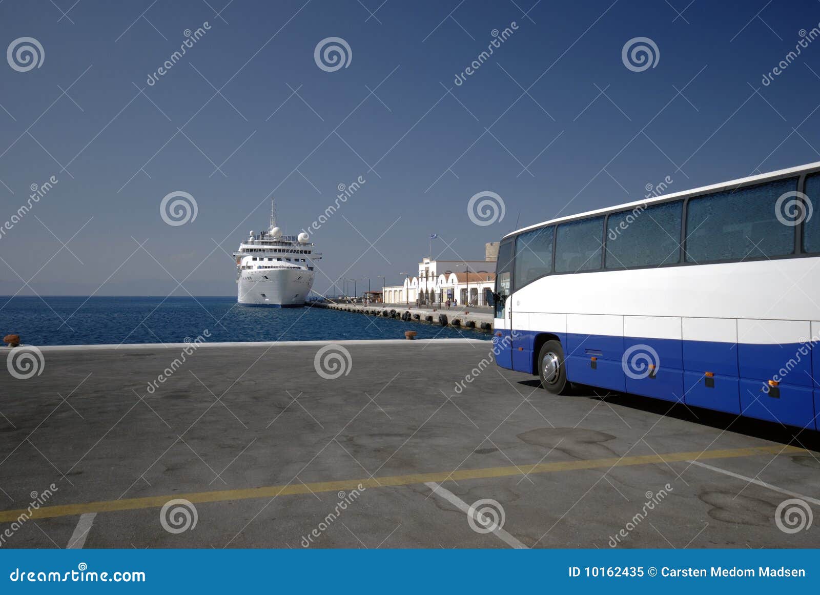 Cruise ship and bus stock image. Image of travel, harbour - 10162435