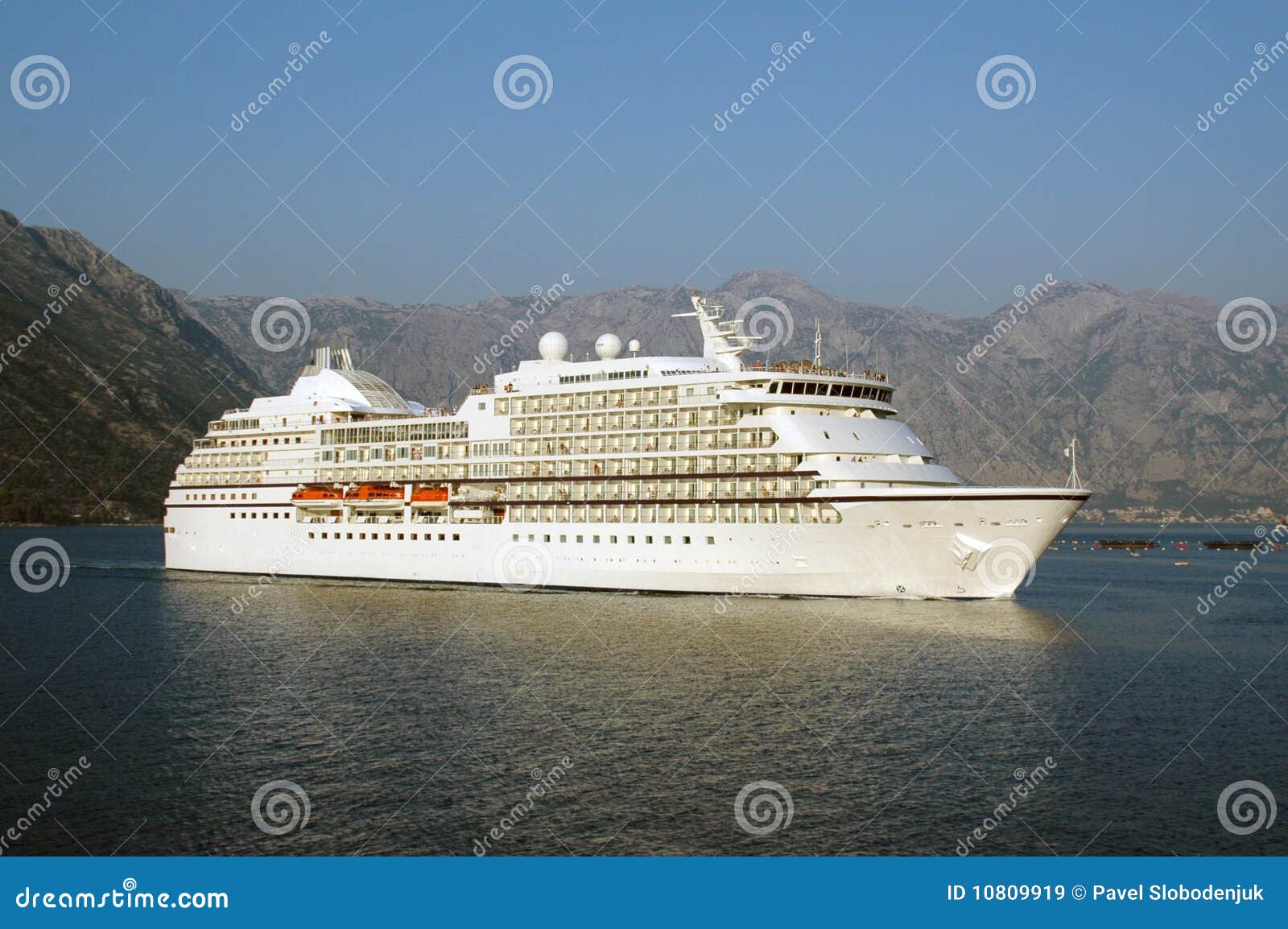 Cruise ship in Kator bay stock image. Image of activity - 10809919