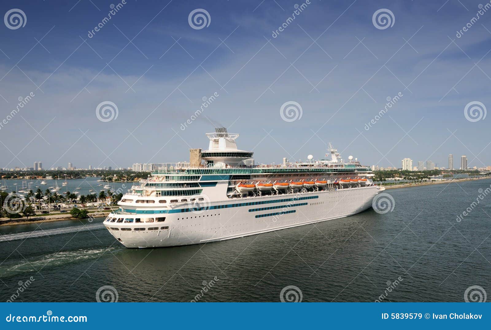 Cruise ship leaving port stock image. Image of cruise - 5839579