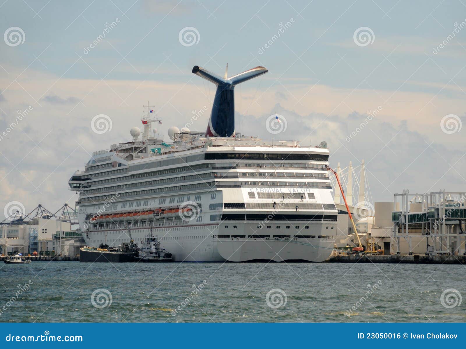 Cruise Ship Leaving the Port of Miami Editorial Photo - Image of ship ...