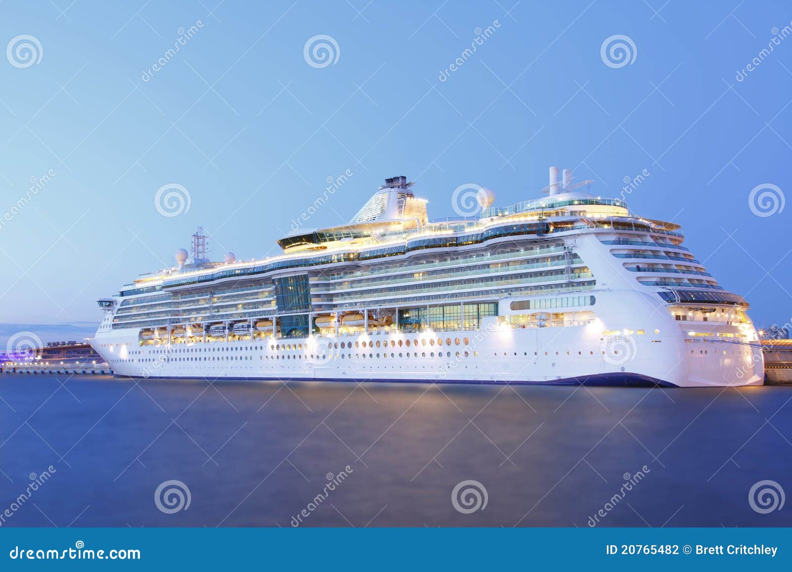 Cruise ship night stock photo. Image of petersburg, jewel - 20765482
