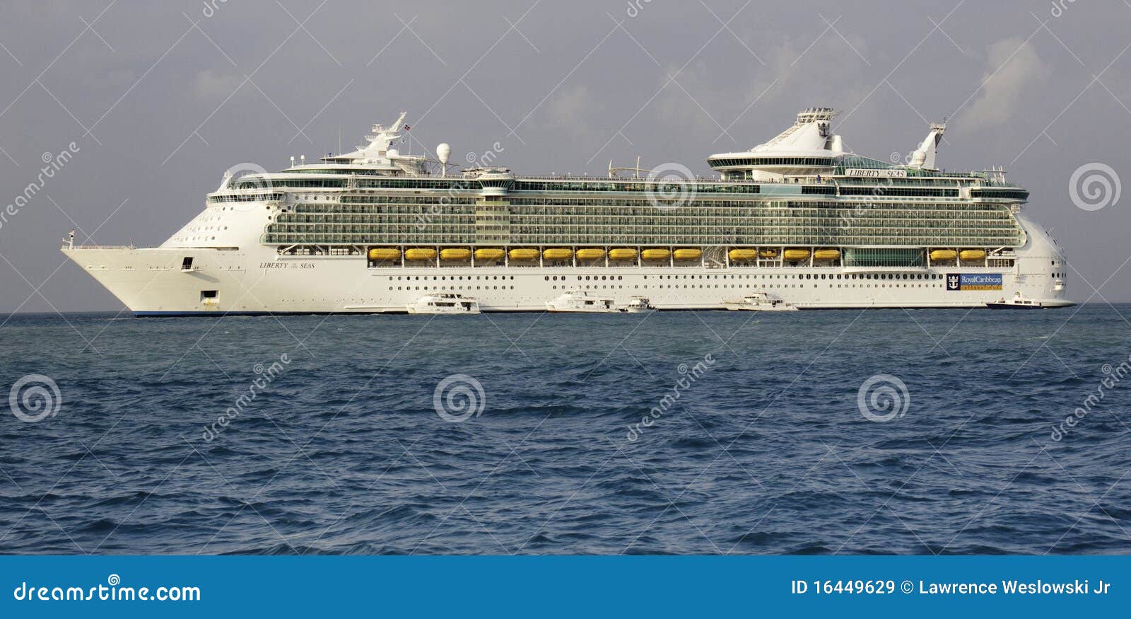 Cruise Ship - RCI Oasis of the Seas in Belize Editorial Stock Image ...