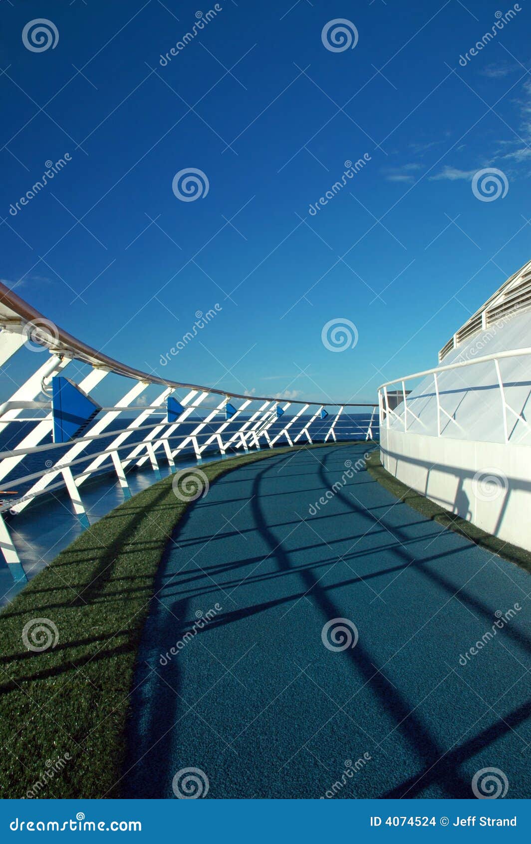 Cruise Ship Running Path Picture. Image: 4074524