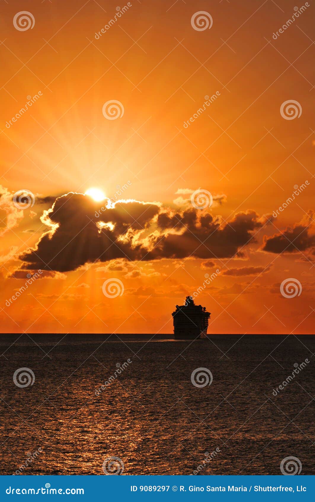 Cruise Ship Sailing into Sunset Stock Image - Image of horizon, ship ...