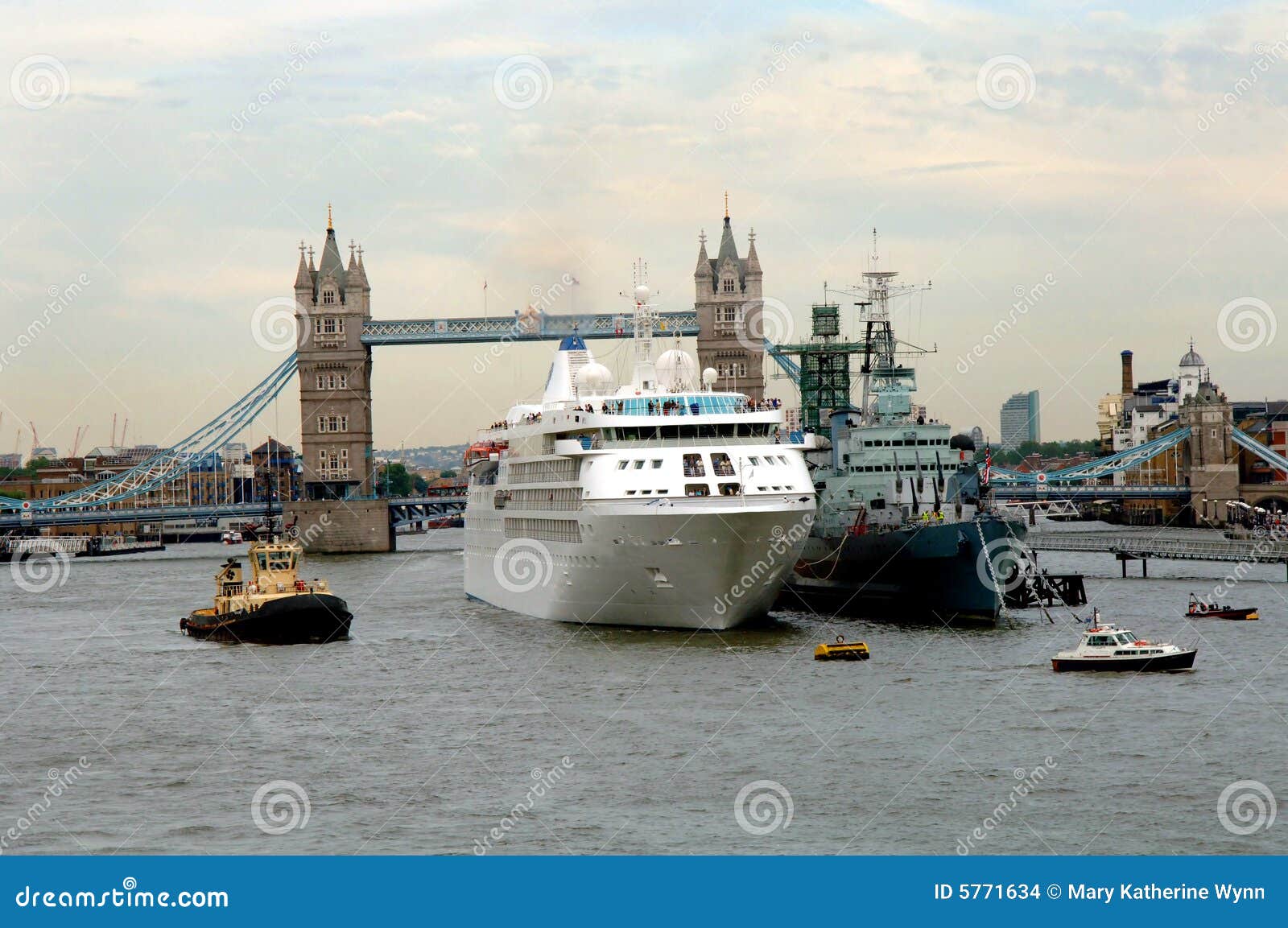 Cruise Ship at Tower Bridge London Stock Photo - Image of tour, cruise ...
