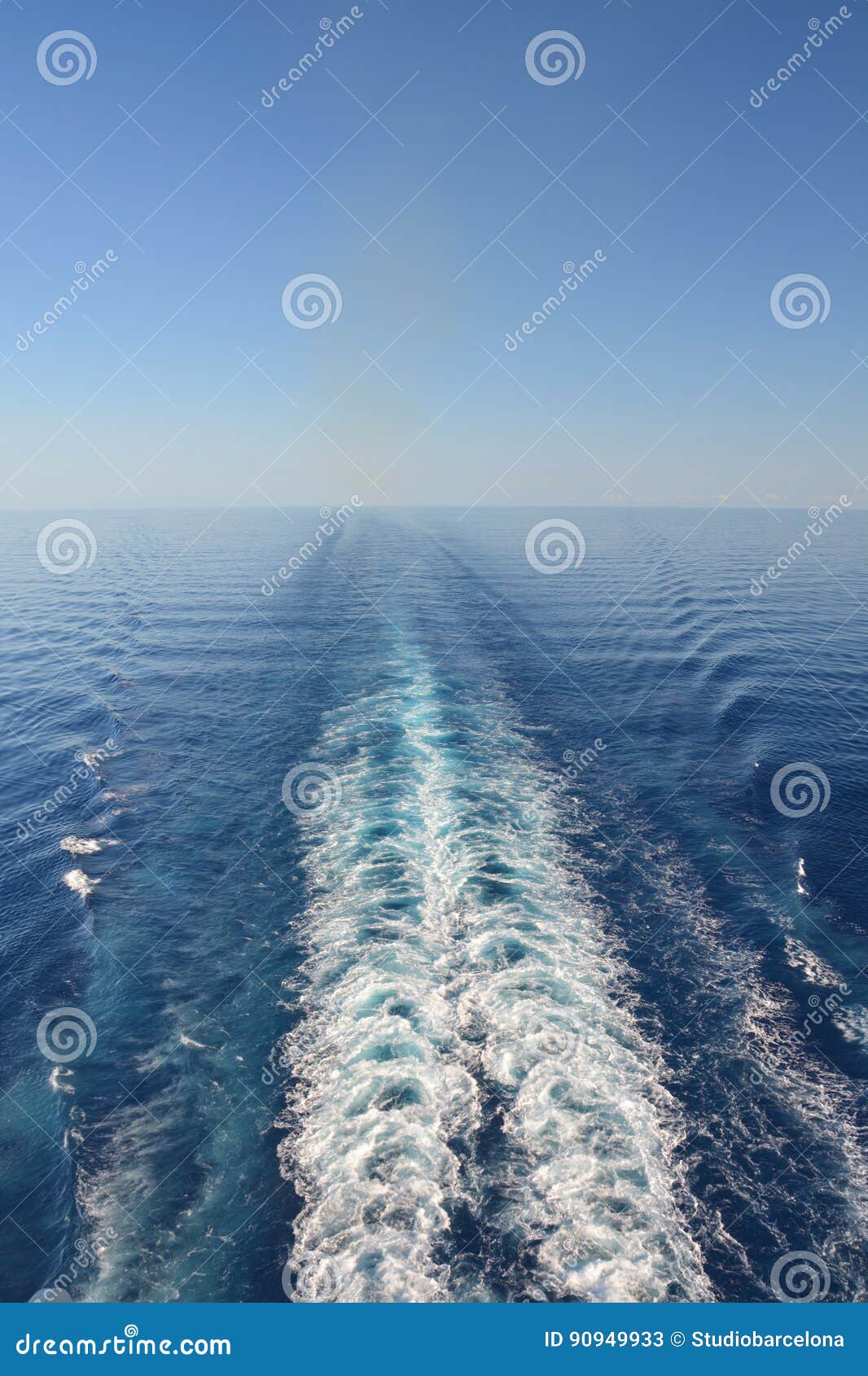 Cruise ship wake stock image. Image of horizon, boat - 90949933