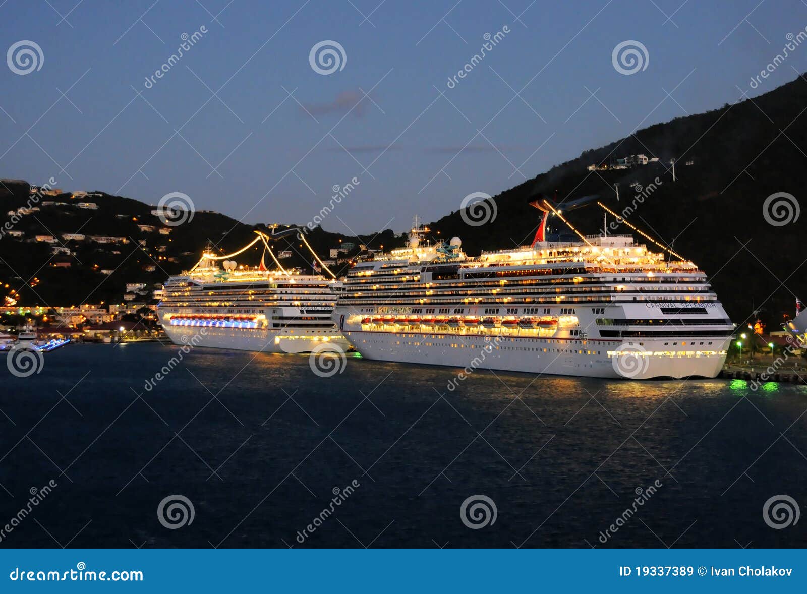 Cruise ships at night editorial stock image. Image of dusk - 19337389