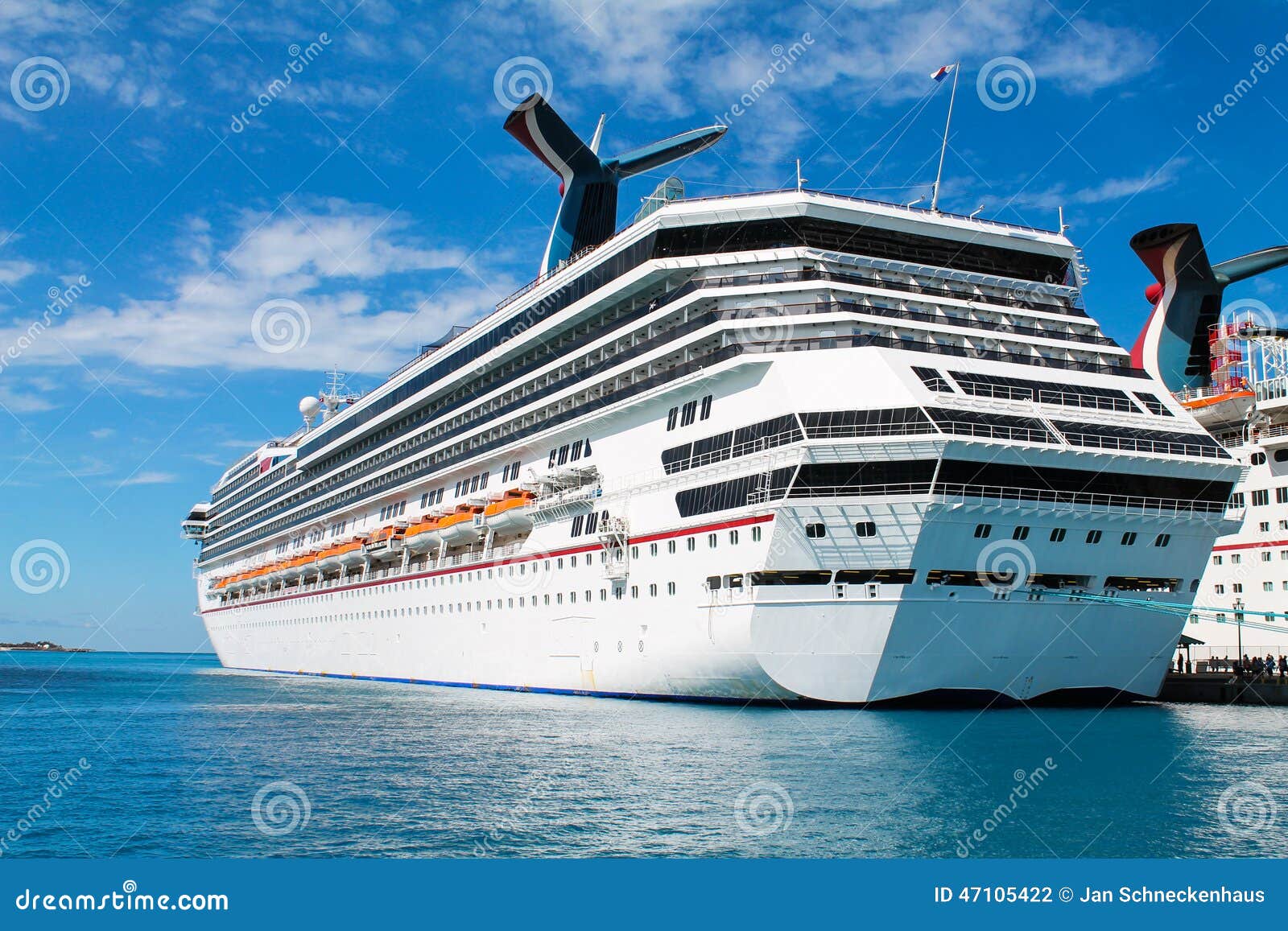 Cruiseschip in Nassau, De Bahamas Redactionele Fotografie - Image of ...
