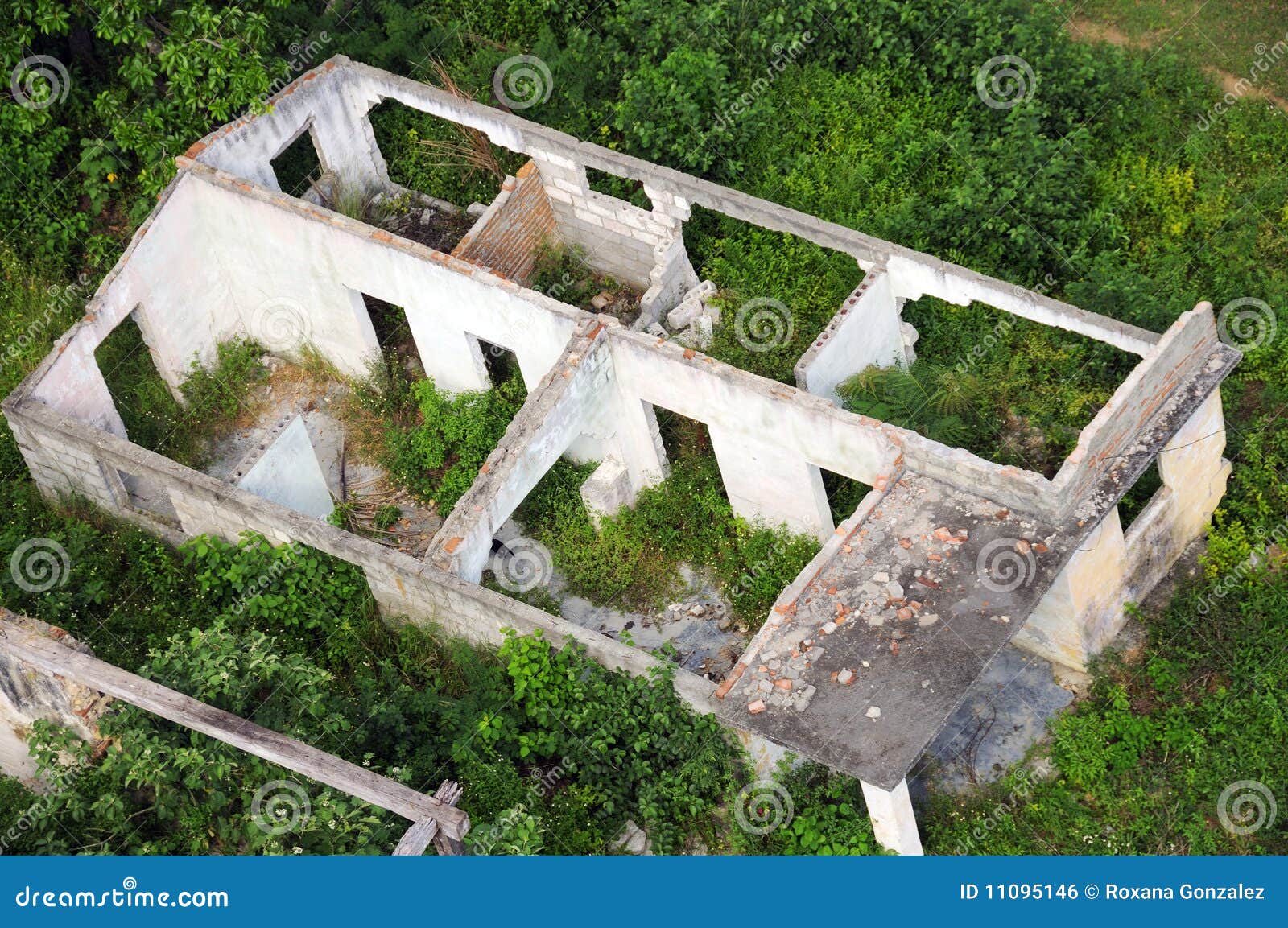 Crumbled House in Cuban Countryside Stock Photo - Image of masonry ...