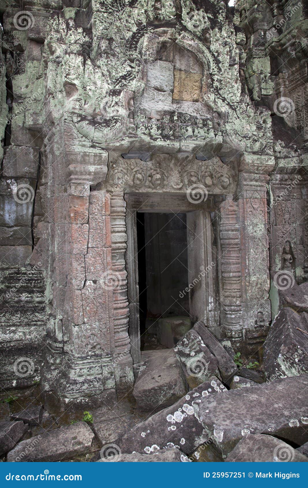 Crumbling Ancient Temple Siem Reap Cambodia Stock Image - Image of lost ...
