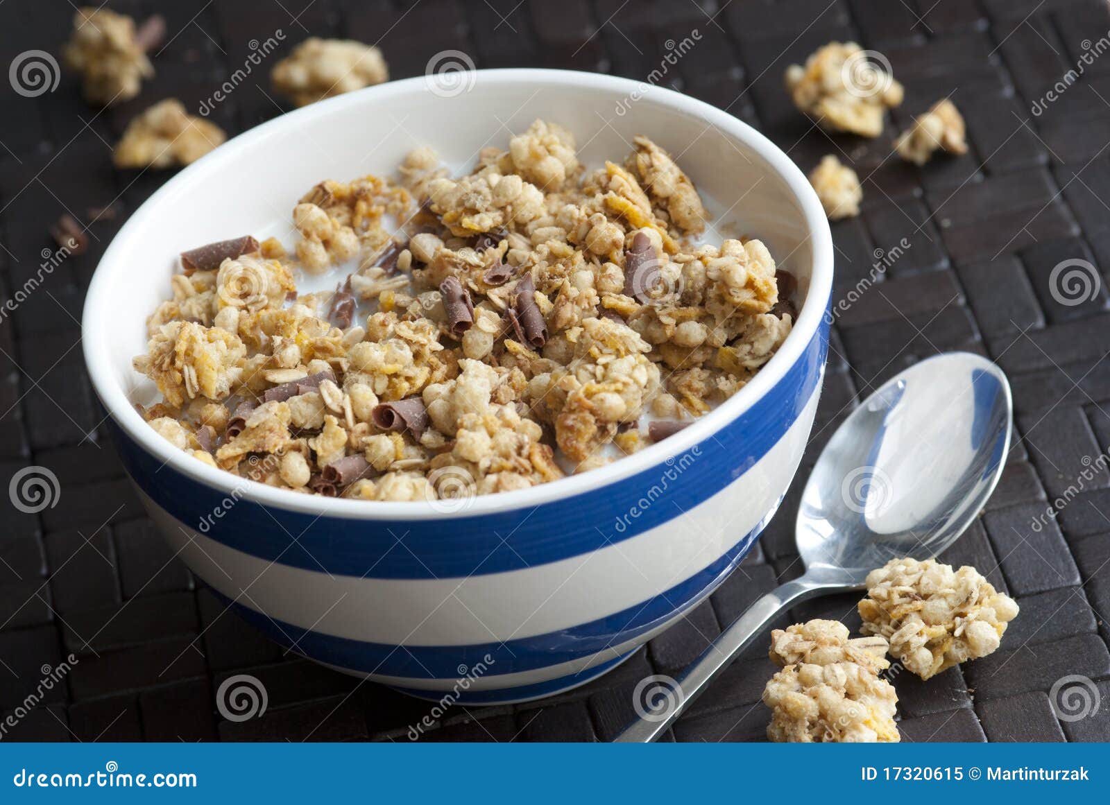 Crunchy nut clusters stock image. Image of breakfast - 17320615