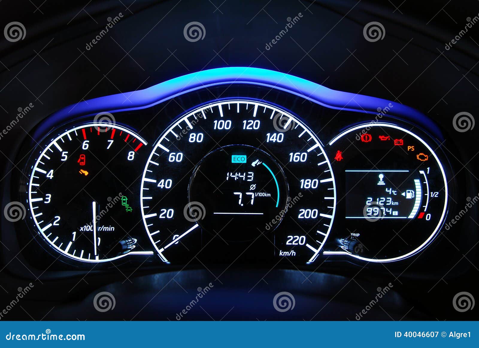 Cruscotto Illuminato Automobile Immagine Stock - Immagine di livelli ...