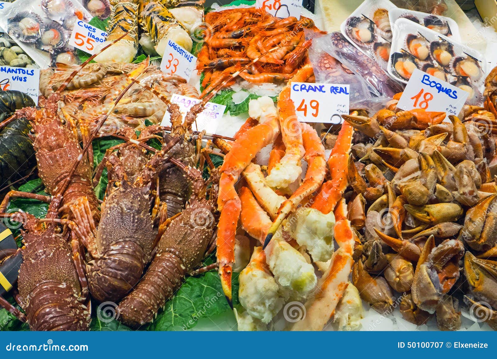 Crustáceos en un mercado imagen de archivo. Imagen de fondos - 50100707