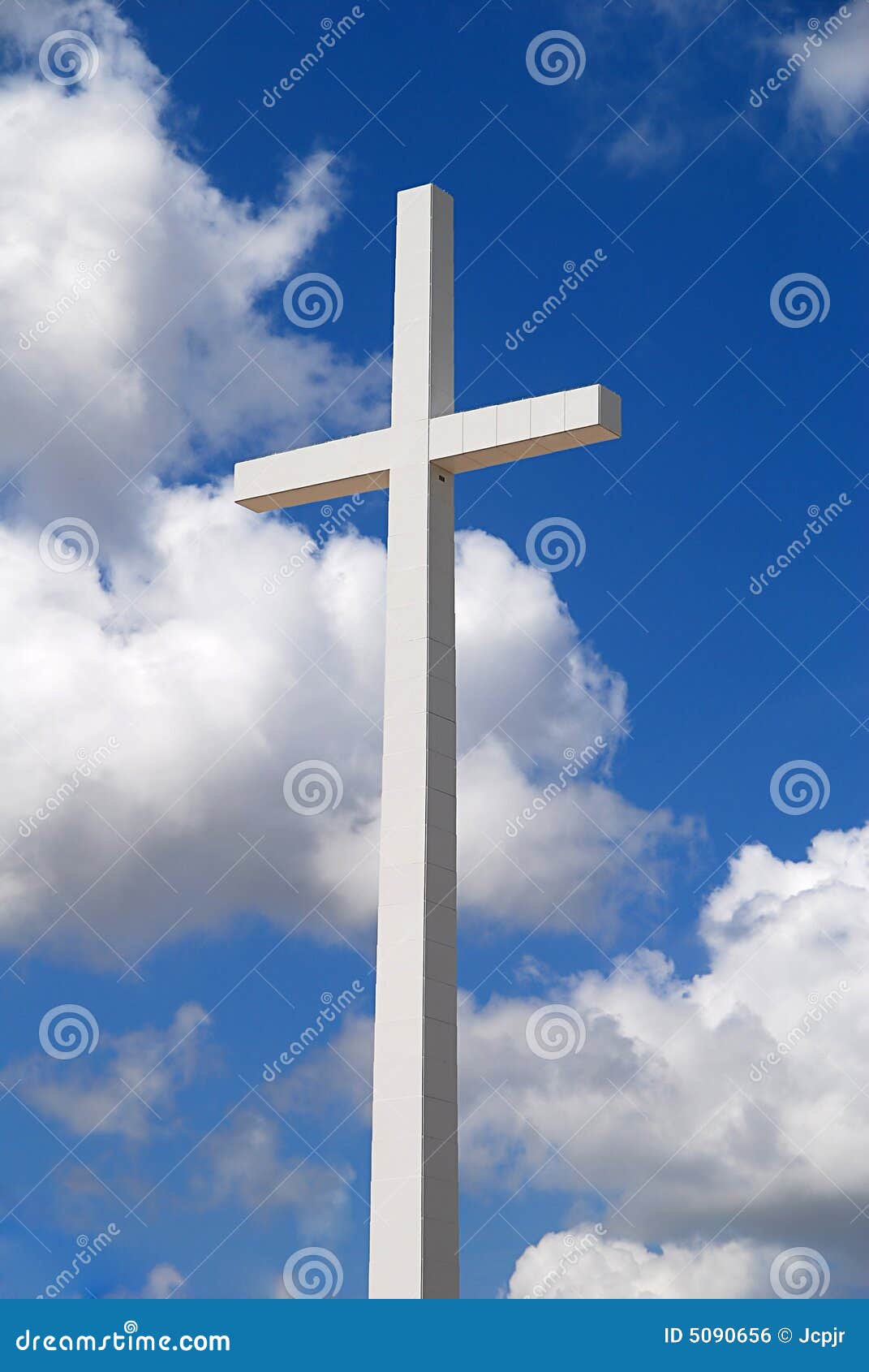 Cruz foto de archivo. Imagen de cristianismo, brillante - 5090656