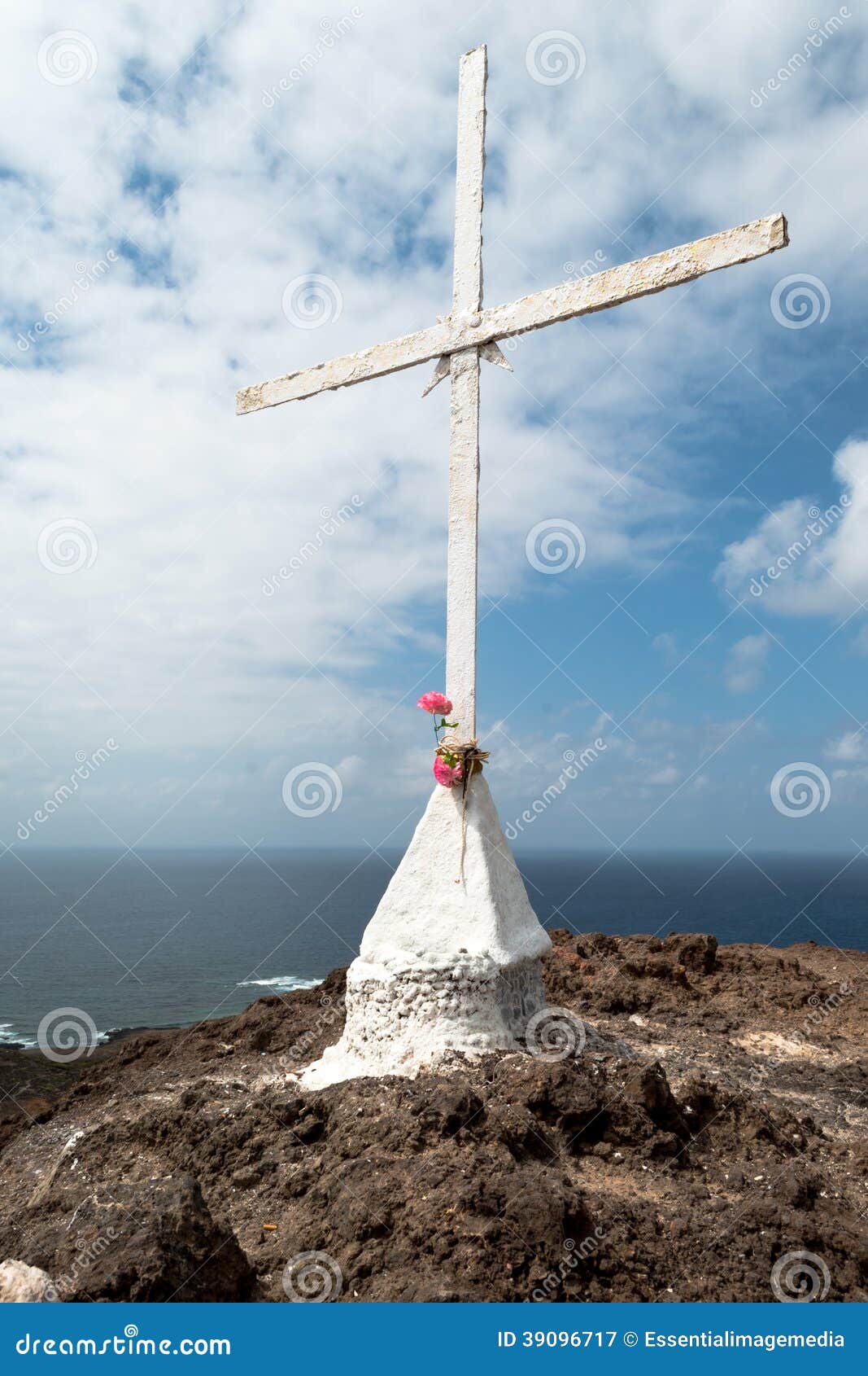 Cruz Com Flores Do Rosa (2) Imagem de Stock - Imagem de desafio, jesus ...