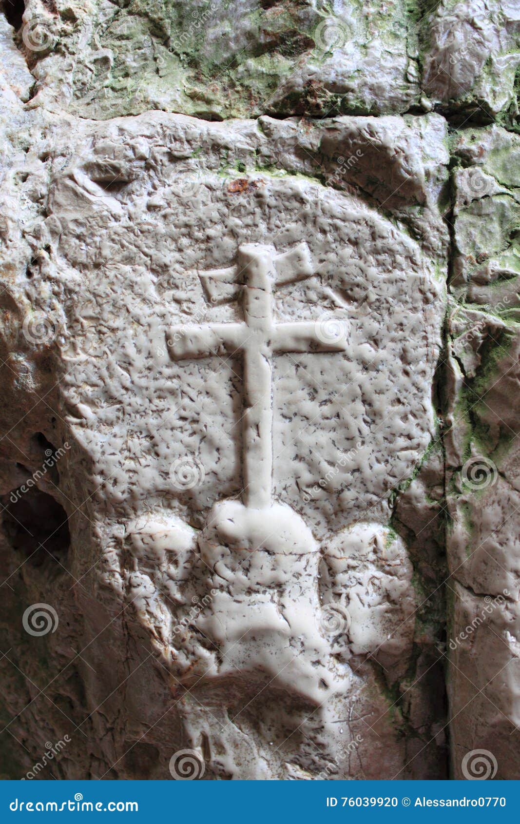 Cruz Cristiana Grabada En Relieve Foto de archivo - Imagen de grabado ...