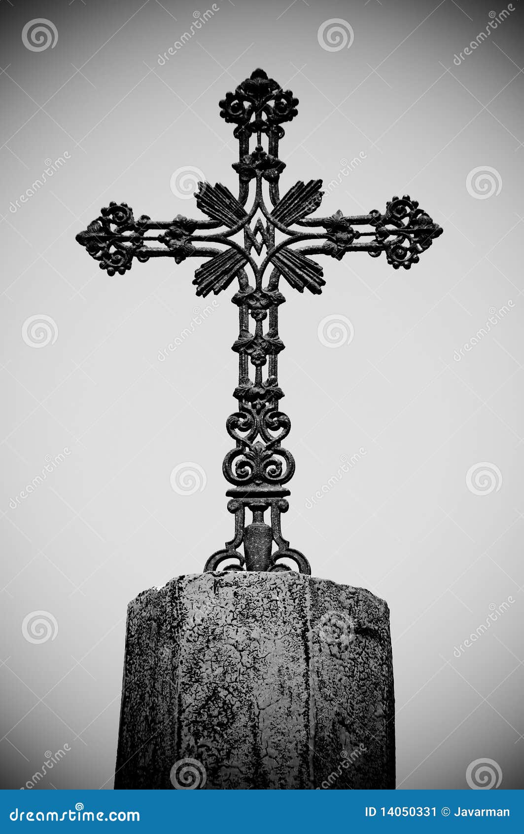 Cruz del metal imagen de archivo. Imagen de crucifijo - 14050331