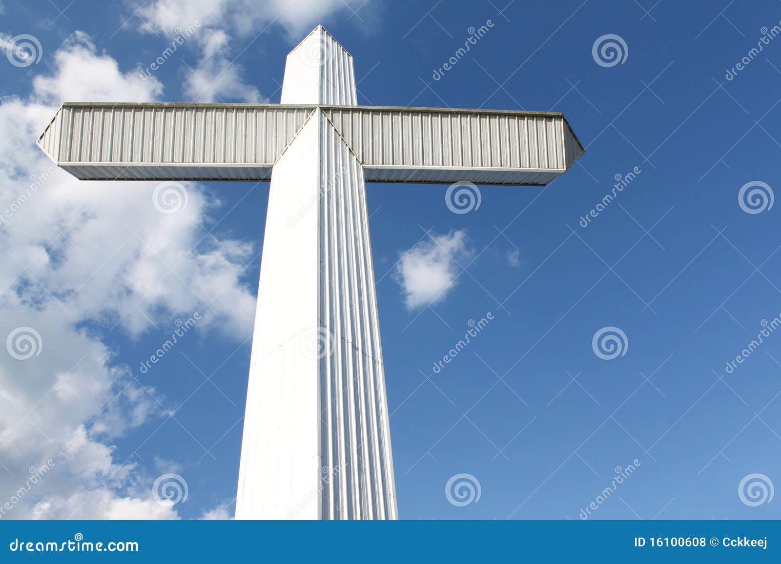 Cruz moderna 3 foto de archivo. Imagen de reaching, constancia - 16100608