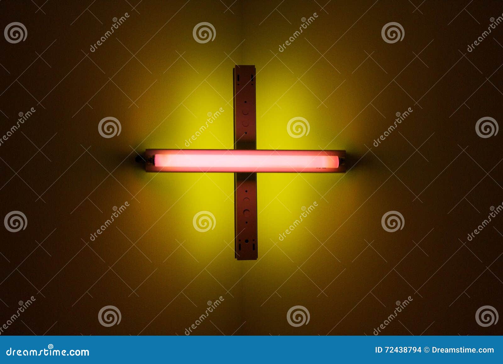 Cruz rosada foto de archivo. Imagen de homosexual, extracto - 72438794