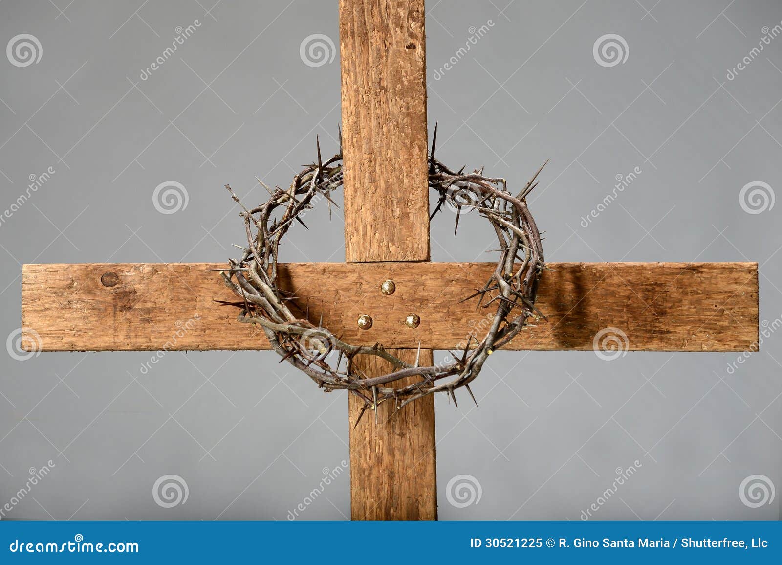 Cruz y corona de espinas imagen de archivo. Imagen de madera - 30521225